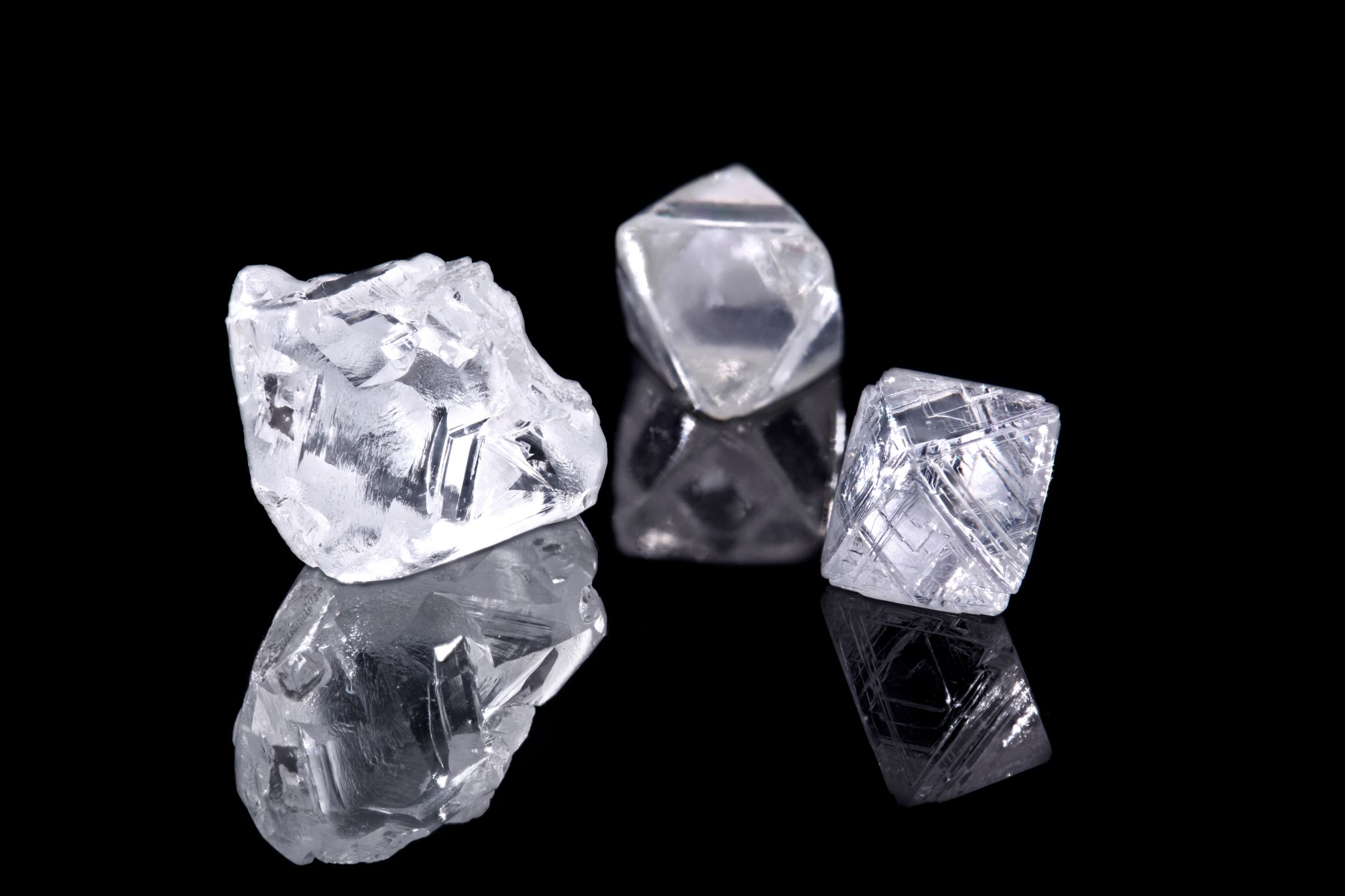 Diamant naturel / diamant synthétique : l'Etat a tranché - Le Bijoutier ...